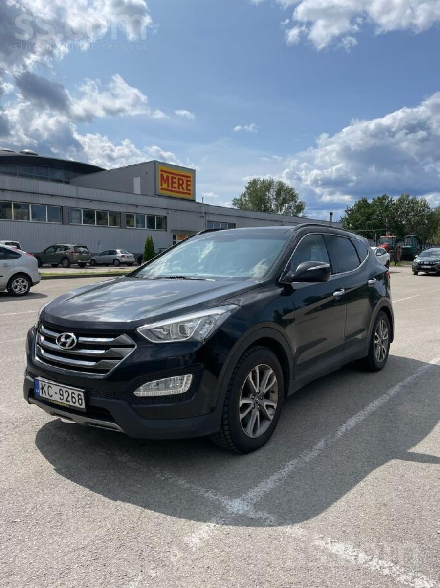 Black Hyundai Santa Fe 2013 in Riga, with an engine capacity of 2.20 L and mileage of 361 thousand km for 7200 €, photo 16 on AUTOMOTO.COM.LV