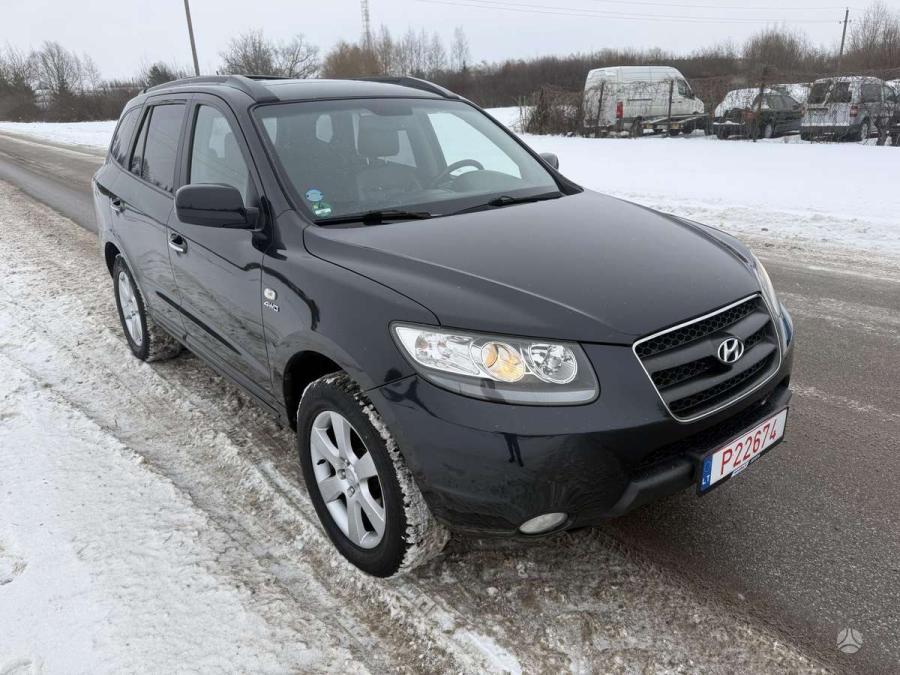 Black Hyundai Santa Fe 2006 in Vilkaviskis, with an engine capacity of 2.20 L and mileage of 275 thousand km for 3799 €, photo 2 on AUTOMOTO.COM.LV