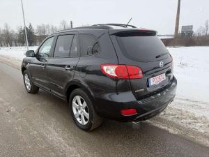 Black Hyundai Santa Fe 2006 in Vilkaviskis, with an engine capacity of 2.20 L and mileage of 275 thousand km for 3799 €, photo 3 on AUTOMOTO.COM.LV