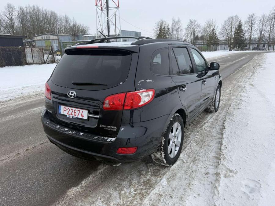 Black Hyundai Santa Fe 2006 in Vilkaviskis, with an engine capacity of 2.20 L and mileage of 275 thousand km for 3799 €, photo 4 on AUTOMOTO.COM.LV