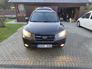Black Hyundai Santa Fe 2008 in Klaipeda, with an engine capacity of 2.66 L and mileage of 191 thousand km for 3400 €, photo  on AUTOMOTO.COM.LV