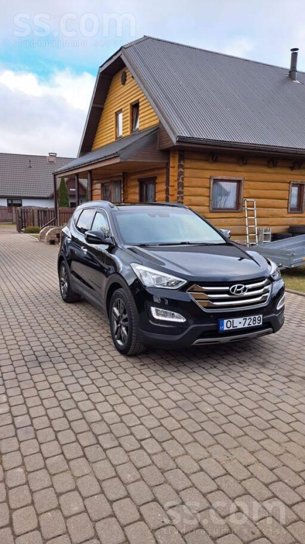 Black Hyundai Santa Fe 2014 in Riga, with an engine capacity of 2.20 L and mileage of 190 thousand km for 8800 €, photo 2 on AUTOMOTO.COM.LV