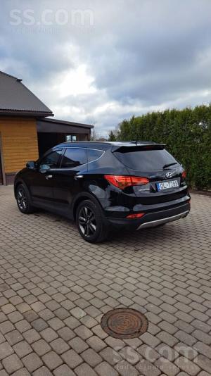 Melns Hyundai Santa Fe 2014 Rīga, ar dzinēja tilpumu 2.20 L un nobraukumu 190 tūkst. km par 8800 €, foto 5 vietnē AUTOMOTO.COM.LV