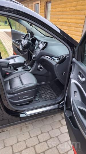 Melns Hyundai Santa Fe 2014 Rīga, ar dzinēja tilpumu 2.20 L un nobraukumu 190 tūkst. km par 8800 €, foto 9 vietnē AUTOMOTO.COM.LV