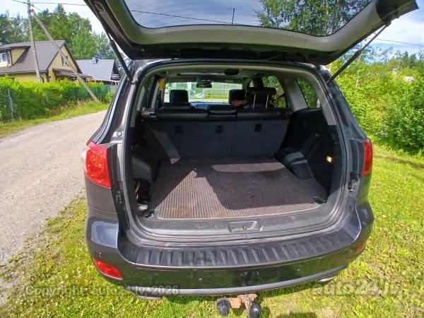 Black Hyundai Santa Fe 2007 in Tallinn, with an engine capacity of 2.20 L and mileage of 319 thousand km for 3700 €, photo 7 on AUTOMOTO.COM.LV