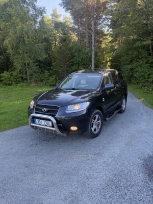 Black Hyundai Santa Fe 2007 in Kunda, with an engine capacity of 2.20 L and mileage of 303 thousand km for 5000 €, photo 1 on AUTOMOTO.COM.LV