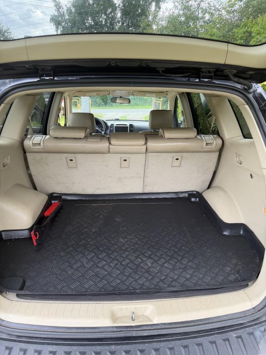 Black Hyundai Santa Fe 2007 in Kunda, with an engine capacity of 2.20 L and mileage of 303 thousand km for 5000 €, photo 15 on AUTOMOTO.COM.LV