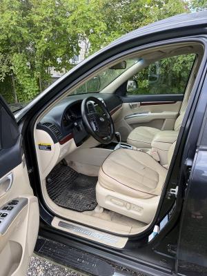 Black Hyundai Santa Fe 2007 in Kunda, with an engine capacity of 2.20 L and mileage of 303 thousand km for 5000 €, photo 16 on AUTOMOTO.COM.LV