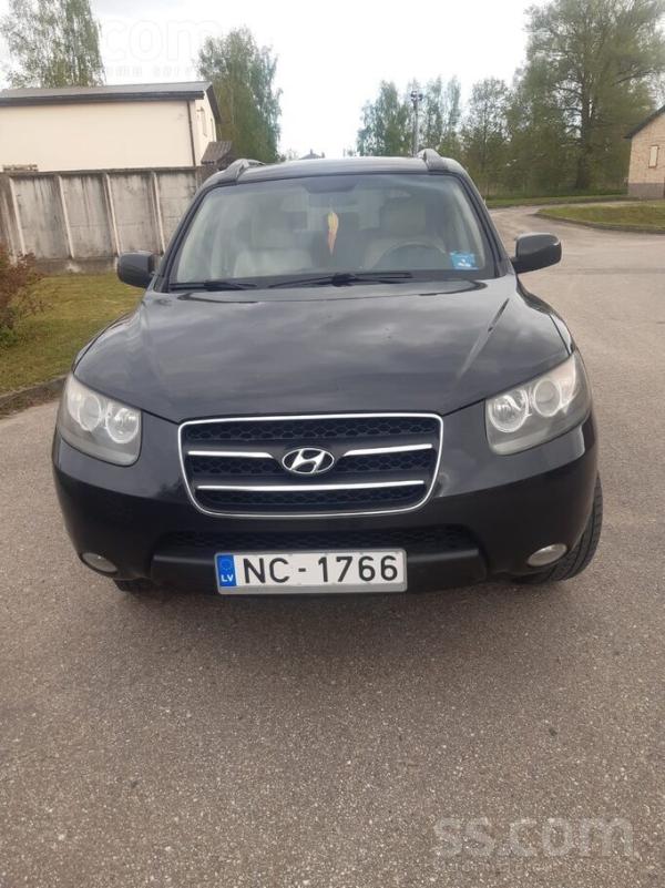 Black Hyundai Santa Fe 2008 in Jelgava, with an engine capacity of 2.20 L and mileage of 225 thousand km for 3650 €, photo 4 on AUTOMOTO.COM.LV