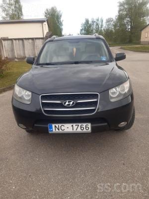 Black Hyundai Santa Fe 2008 in Jelgava, with an engine capacity of 2.20 L and mileage of 225 thousand km for 3650 €, photo 4 on AUTOMOTO.COM.LV