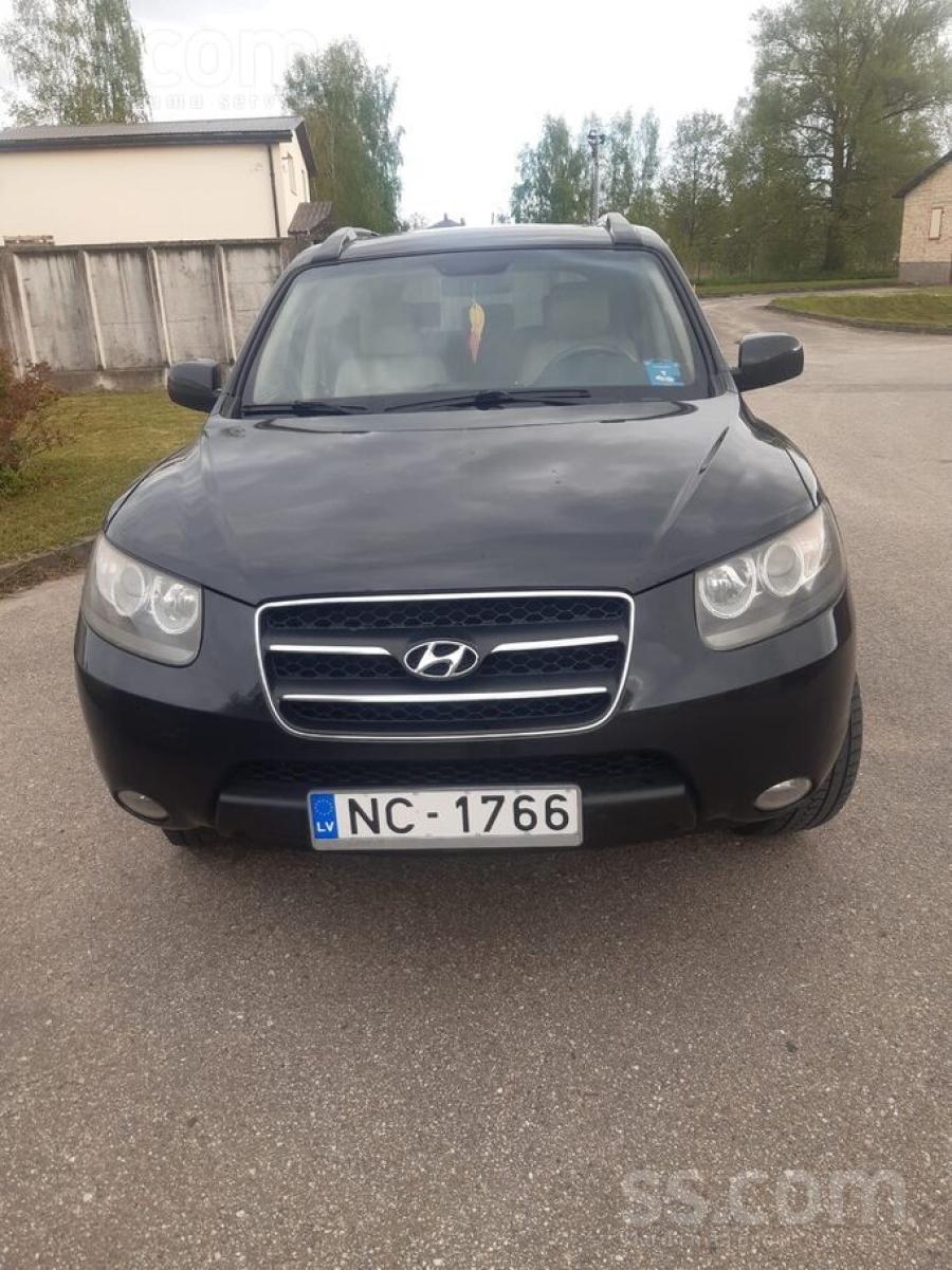Black Hyundai Santa Fe 2008 in Jelgava, with an engine capacity of 2.20 L and mileage of 225 thousand km for 3650 €, photo 4 on AUTOMOTO.COM.LV
