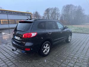 Black Hyundai Santa Fe 2009 in Tallinn, with an engine capacity of 2.20 L and mileage of 310 thousand km for 2600 €, photo 3 on AUTOMOTO.COM.LV