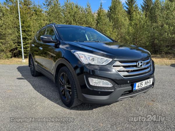 Black Hyundai Santa Fe 2013 in Paide, with an engine capacity of 2.20 L and mileage of 272 thousand km for 10000 €, photo 1 on AUTOMOTO.COM.LV