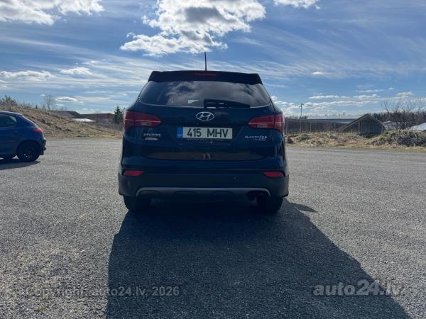 Black Hyundai Santa Fe 2013 in Paide, with an engine capacity of 2.20 L and mileage of 272 thousand km for 10000 €, photo 4 on AUTOMOTO.COM.LV