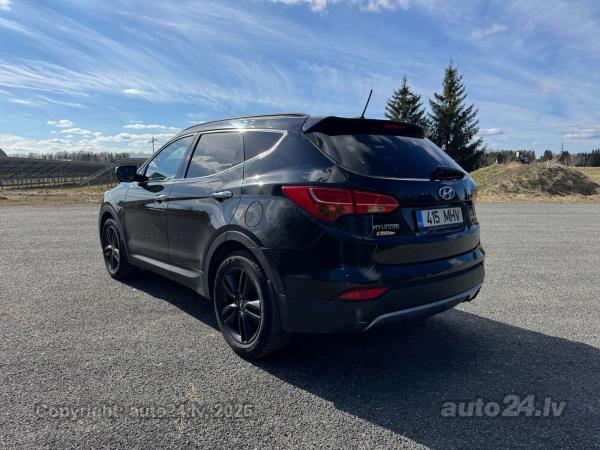 Black Hyundai Santa Fe 2013 in Paide, with an engine capacity of 2.20 L and mileage of 272 thousand km for 10000 €, photo 5 on AUTOMOTO.COM.LV