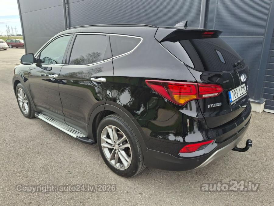 Melns Hyundai Santa Fe 2016 Tallina, ar dzinēja tilpumu 2.20 L un nobraukumu 176 tūkst. km par 16900 €, foto 5 vietnē AUTOMOTO.COM.LV