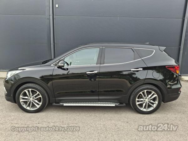 Black Hyundai Santa Fe 2016 in Tallinn, with an engine capacity of 2.20 L and mileage of 176 thousand km for 16900 €, photo 6 on AUTOMOTO.COM.LV