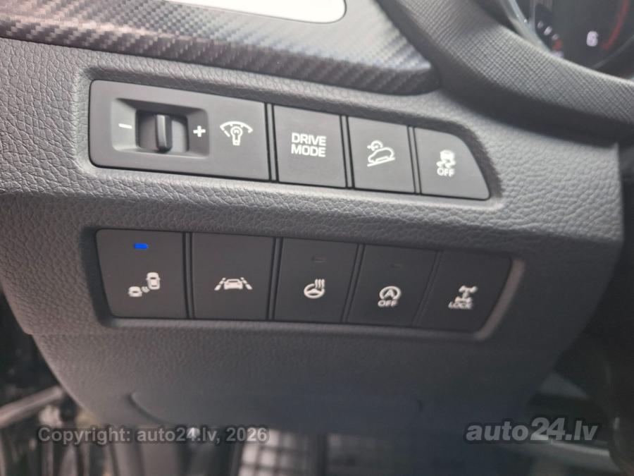 Melns Hyundai Santa Fe 2016 Tallina, ar dzinēja tilpumu 2.20 L un nobraukumu 176 tūkst. km par 16900 €, foto 10 vietnē AUTOMOTO.COM.LV