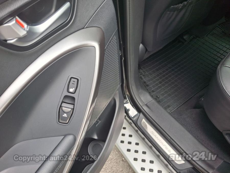 Melns Hyundai Santa Fe 2016 Tallina, ar dzinēja tilpumu 2.20 L un nobraukumu 176 tūkst. km par 16900 €, foto 15 vietnē AUTOMOTO.COM.LV