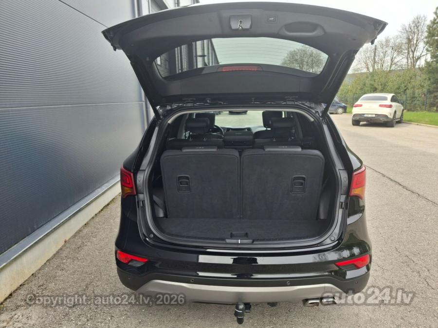 Melns Hyundai Santa Fe 2016 Tallina, ar dzinēja tilpumu 2.20 L un nobraukumu 176 tūkst. km par 16900 €, foto 18 vietnē AUTOMOTO.COM.LV