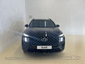 Black Hyundai Santa Fe 2023 in Rakvere, with an engine capacity of 2.15 L and mileage of 44 thousand km for 37990 €, photo 4 on AUTOMOTO.COM.LV