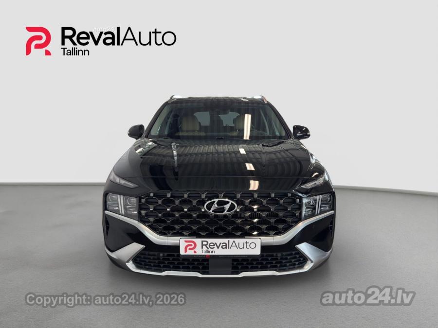 Black Hyundai Santa Fe 2023 in Tallinn, with an engine capacity of 2.20 L and mileage of 61 thousand km for 37900 €, photo 5 on AUTOMOTO.COM.LV