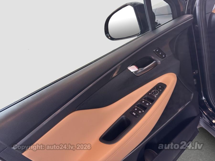 Black Hyundai Santa Fe 2023 in Tallinn, with an engine capacity of 2.20 L and mileage of 61 thousand km for 37900 €, photo 8 on AUTOMOTO.COM.LV