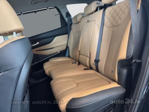 Black Hyundai Santa Fe 2023 in Tallinn, with an engine capacity of 2.20 L and mileage of 61 thousand km for 37900 €, photo 9 on AUTOMOTO.COM.LV