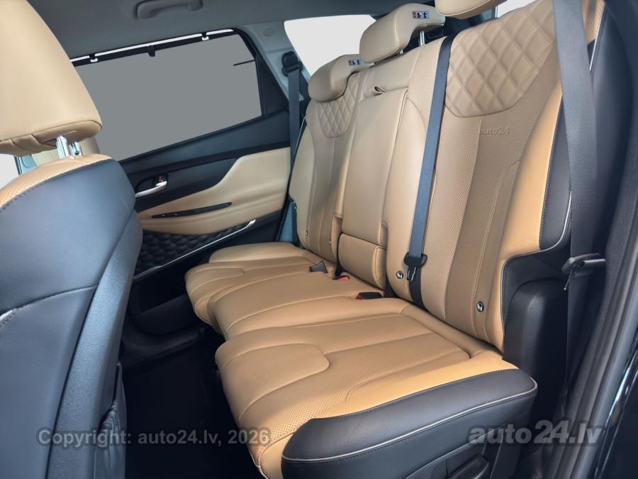 Black Hyundai Santa Fe 2023 in Tallinn, with an engine capacity of 2.20 L and mileage of 61 thousand km for 37900 €, photo 9 on AUTOMOTO.COM.LV