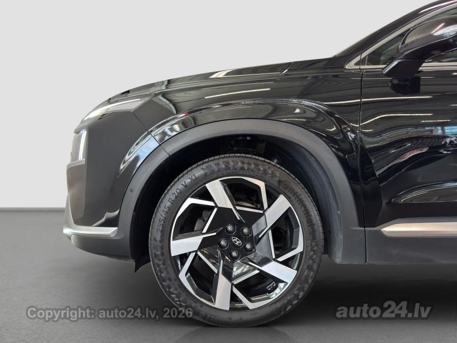 Black Hyundai Santa Fe 2023 in Tallinn, with an engine capacity of 2.20 L and mileage of 61 thousand km for 37900 €, photo 11 on AUTOMOTO.COM.LV