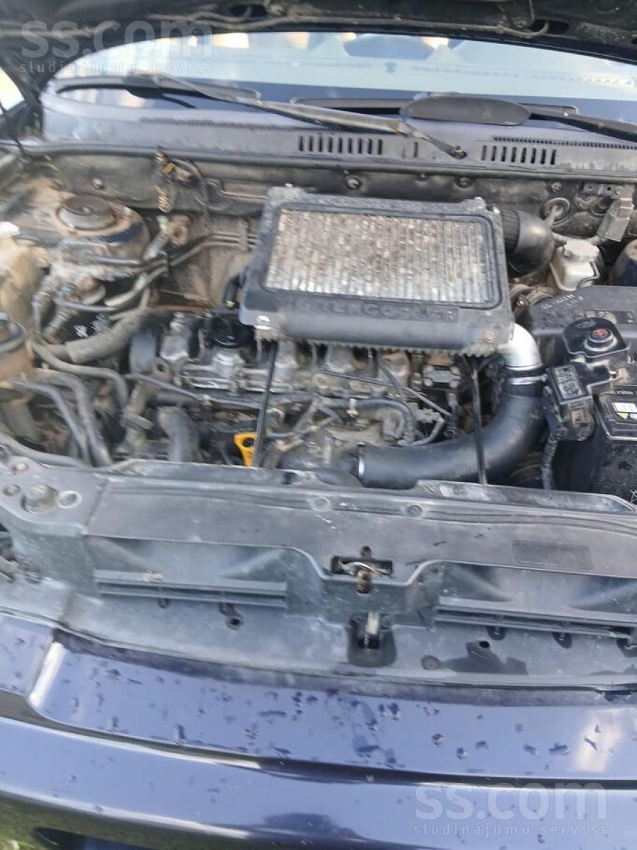 Blue Hyundai Santa Fe 2004 in Daugavpils, with an engine capacity of 2.00 L and mileage of 330 thousand km for 950 €, photo 5 on AUTOMOTO.COM.LV