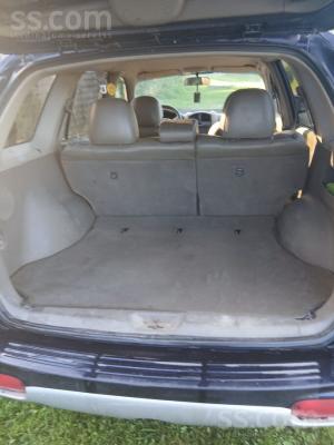 Blue Hyundai Santa Fe 2004 in Daugavpils, with an engine capacity of 2.00 L and mileage of 330 thousand km for 950 €, photo 6 on AUTOMOTO.COM.LV