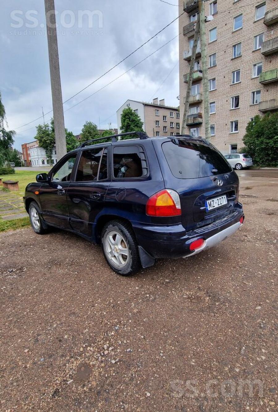 Blue Hyundai Santa Fe 2004 in Daugavpils, with an engine capacity of 2.00 L and mileage of 395 thousand km for 1000 €, photo 7 on AUTOMOTO.COM.LV