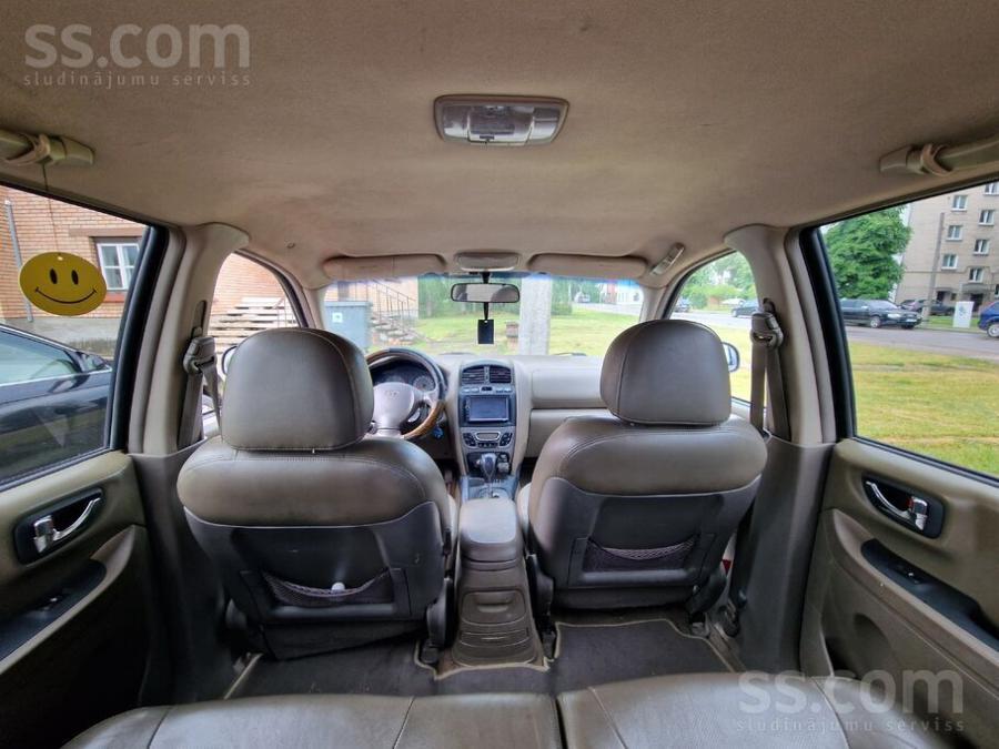 Blue Hyundai Santa Fe 2004 in Daugavpils, with an engine capacity of 2.00 L and mileage of 395 thousand km for 1000 €, photo 9 on AUTOMOTO.COM.LV