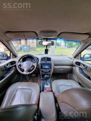 Blue Hyundai Santa Fe 2004 in Daugavpils, with an engine capacity of 2.00 L and mileage of 395 thousand km for 1000 €, photo 10 on AUTOMOTO.COM.LV