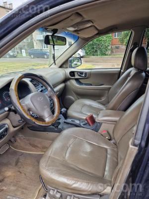 Blue Hyundai Santa Fe 2004 in Daugavpils, with an engine capacity of 2.00 L and mileage of 395 thousand km for 1000 €, photo 15 on AUTOMOTO.COM.LV