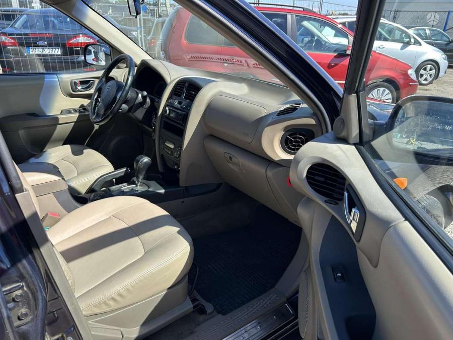 Blue Hyundai Santa Fe 2005 in Kaunas, with an engine capacity of 1.99 L and mileage of 265 thousand km for 2450 €, photo 12 on AUTOMOTO.COM.LV