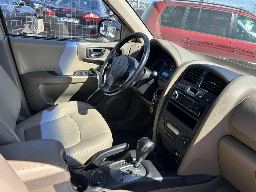 Blue Hyundai Santa Fe 2005 in Kaunas, with an engine capacity of 1.99 L and mileage of 265 thousand km for 2450 €, photo 13 on AUTOMOTO.COM.LV