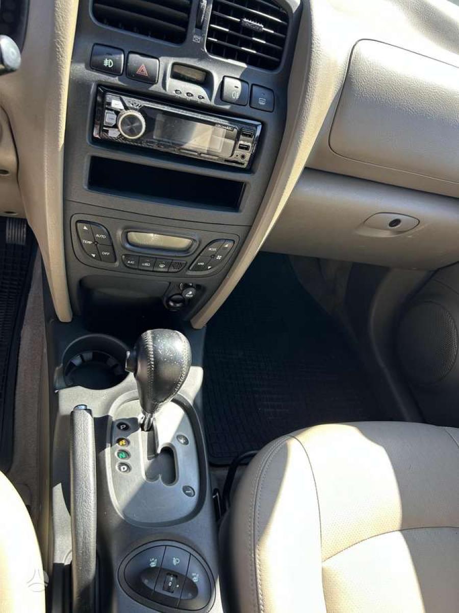 Blue Hyundai Santa Fe 2005 in Kaunas, with an engine capacity of 1.99 L and mileage of 265 thousand km for 2450 €, photo 18 on AUTOMOTO.COM.LV