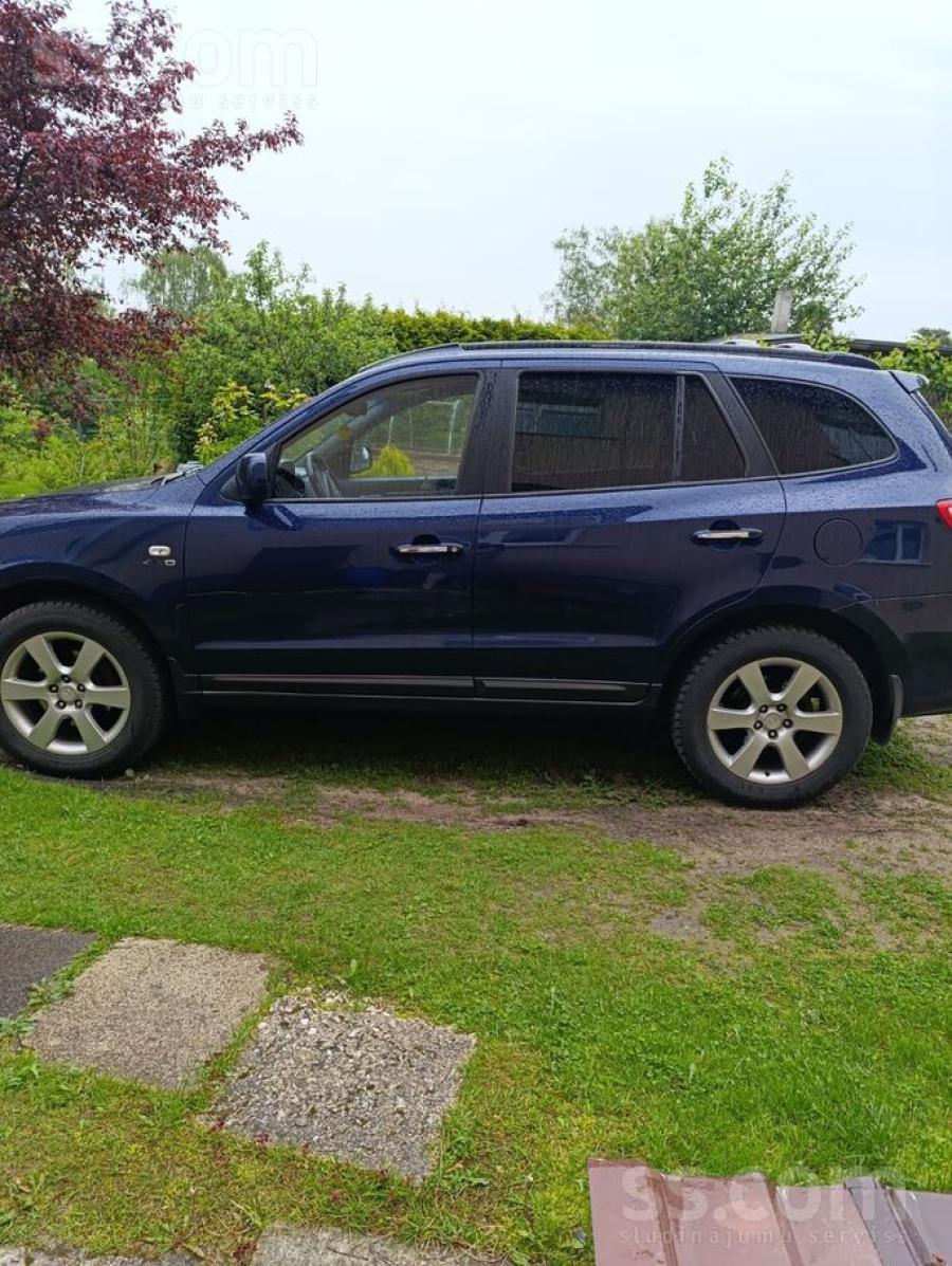 Blue Hyundai Santa Fe 2006 in Riga, with an engine capacity of 2.20 L and mileage of 260 thousand km for 7000 €, photo 1 on AUTOMOTO.COM.LV