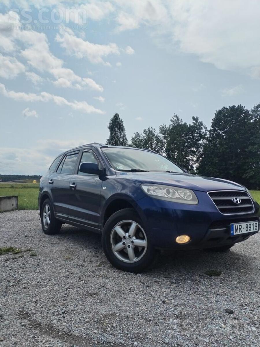 Zils Hyundai Santa Fe 2006 Rīga, ar dzinēja tilpumu 2.70 L un nobraukumu 300 tūkst. km par 2000 €, foto 2 vietnē AUTOMOTO.COM.LV