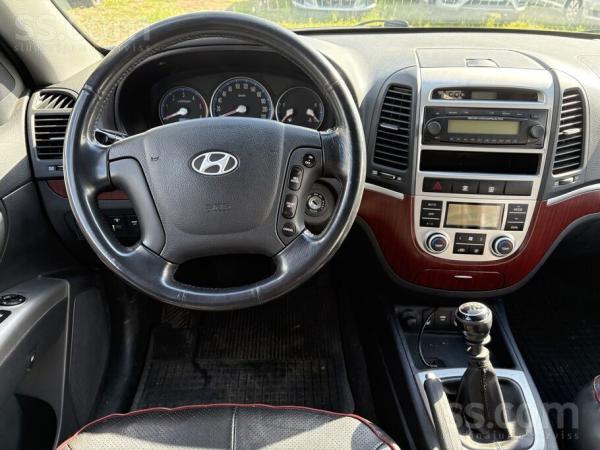 Blue Hyundai Santa Fe 2006 in Daugavpils, with an engine capacity of 2.20 L and mileage of 289 thousand km for 2950 €, photo 8 on AUTOMOTO.COM.LV