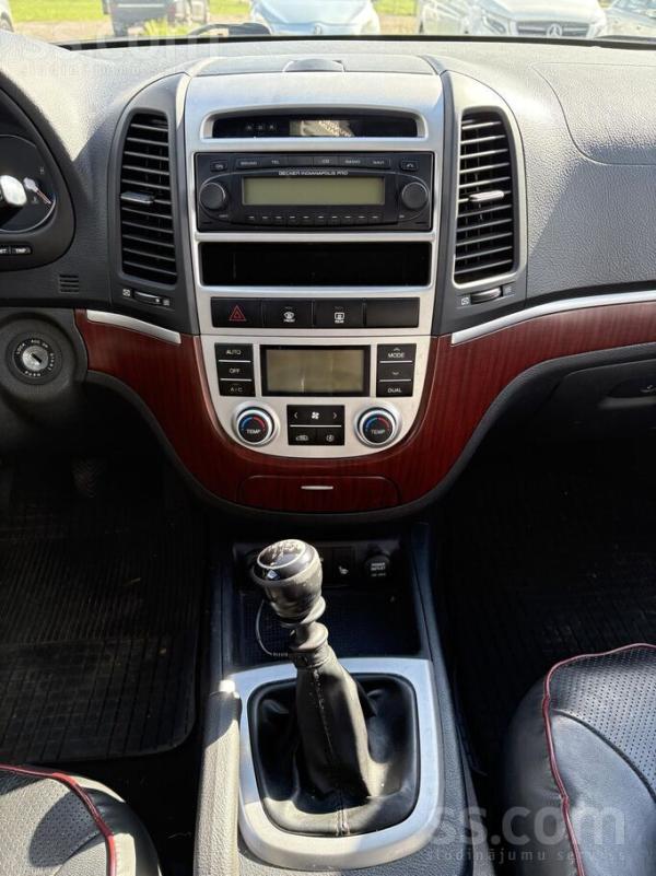 Blue Hyundai Santa Fe 2006 in Daugavpils, with an engine capacity of 2.20 L and mileage of 289 thousand km for 2950 €, photo 9 on AUTOMOTO.COM.LV