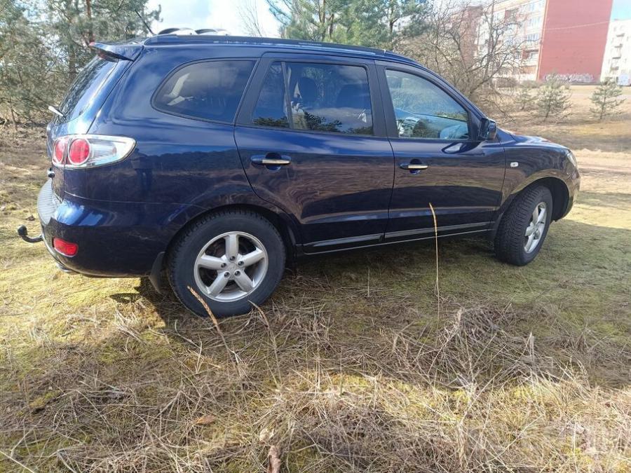 Blue Hyundai Santa Fe 2006 in Daugavpils, with an engine capacity of 2.20 L and mileage of 191 thousand km for 4900 €, photo 5 on AUTOMOTO.COM.LV