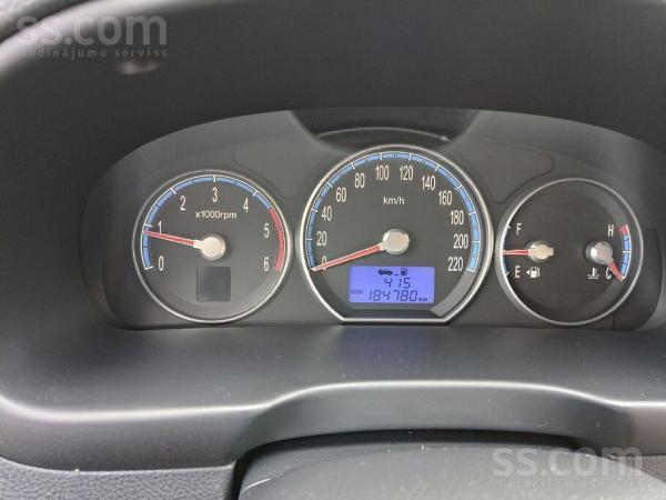 Zils Hyundai Santa Fe 2006 Daugavpils, ar dzinēja tilpumu 2.20 L un nobraukumu 191 tūkst. km par 4900 €, foto 5 vietnē AUTOMOTO.COM.LV