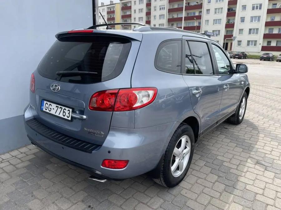 Blue Hyundai Santa Fe 2006 in Talsi, with an engine capacity of 2.20 L and mileage of 350 thousand km for 4200 €, photo 4 on AUTOMOTO.COM.LV