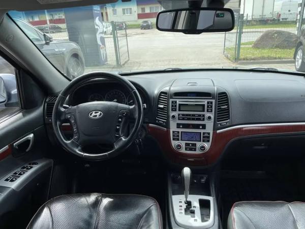Blue Hyundai Santa Fe 2006 in Talsi, with an engine capacity of 2.20 L and mileage of 350 thousand km for 4200 €, photo 6 on AUTOMOTO.COM.LV