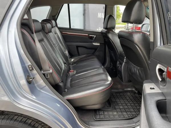 Blue Hyundai Santa Fe 2006 in Talsi, with an engine capacity of 2.20 L and mileage of 350 thousand km for 4200 €, photo 7 on AUTOMOTO.COM.LV
