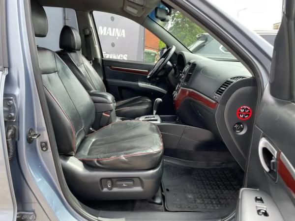 Blue Hyundai Santa Fe 2006 in Talsi, with an engine capacity of 2.20 L and mileage of 350 thousand km for 4200 €, photo 8 on AUTOMOTO.COM.LV