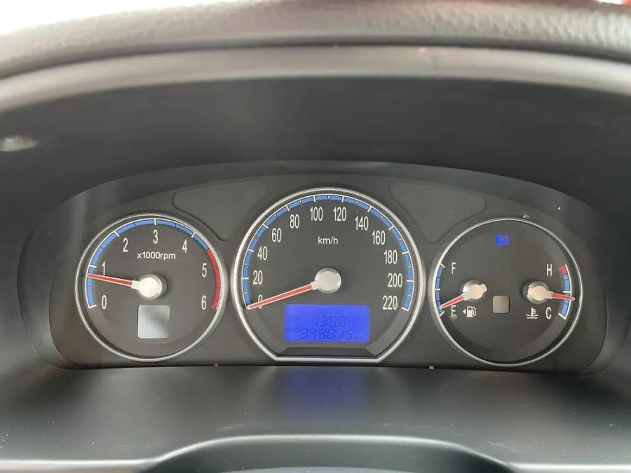 Blue Hyundai Santa Fe 2006 in Talsi, with an engine capacity of 2.20 L and mileage of 350 thousand km for 4200 €, photo 16 on AUTOMOTO.COM.LV